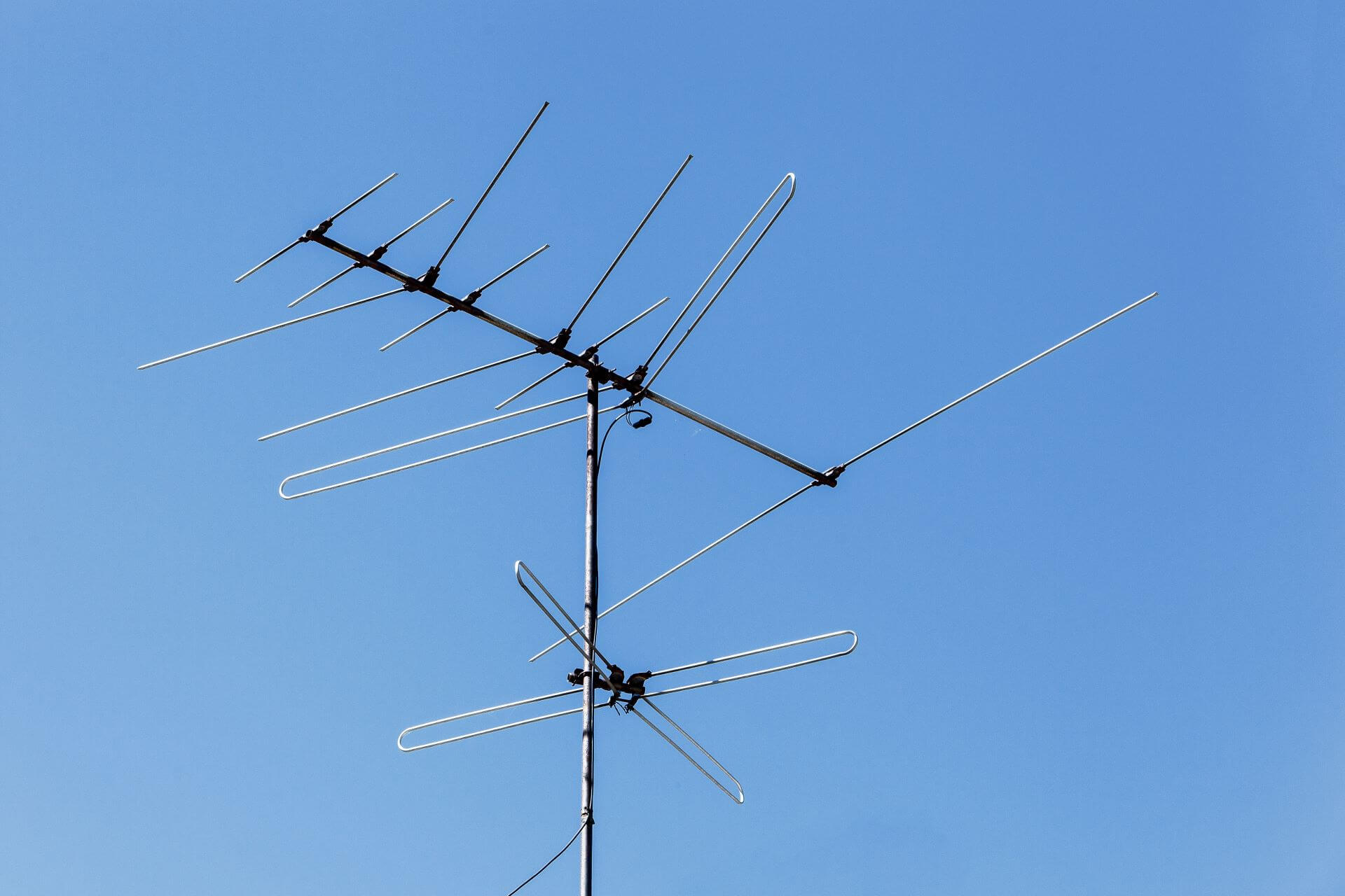 Diferencias entre UHF y VHF. ¿Cuál es mejor?